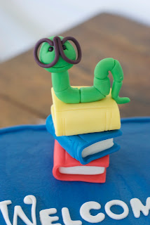 Country Cupboard Cakes: Bookworm Cake