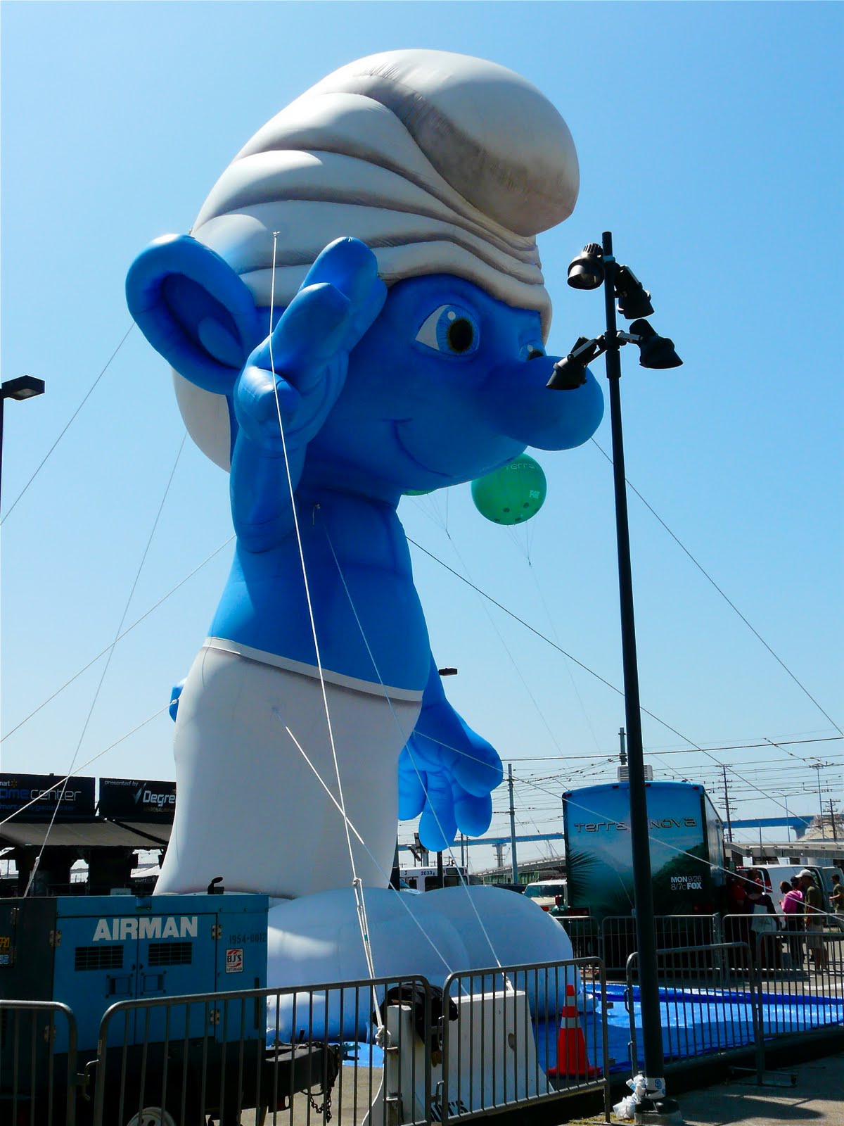 Hands in the Air: Comic-Con 2011 - Saturday: The Dorkly Hallows