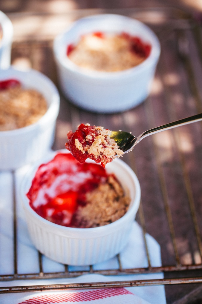 Roses in the Oven: Strawberry amaretto crumble pots (v + gf)