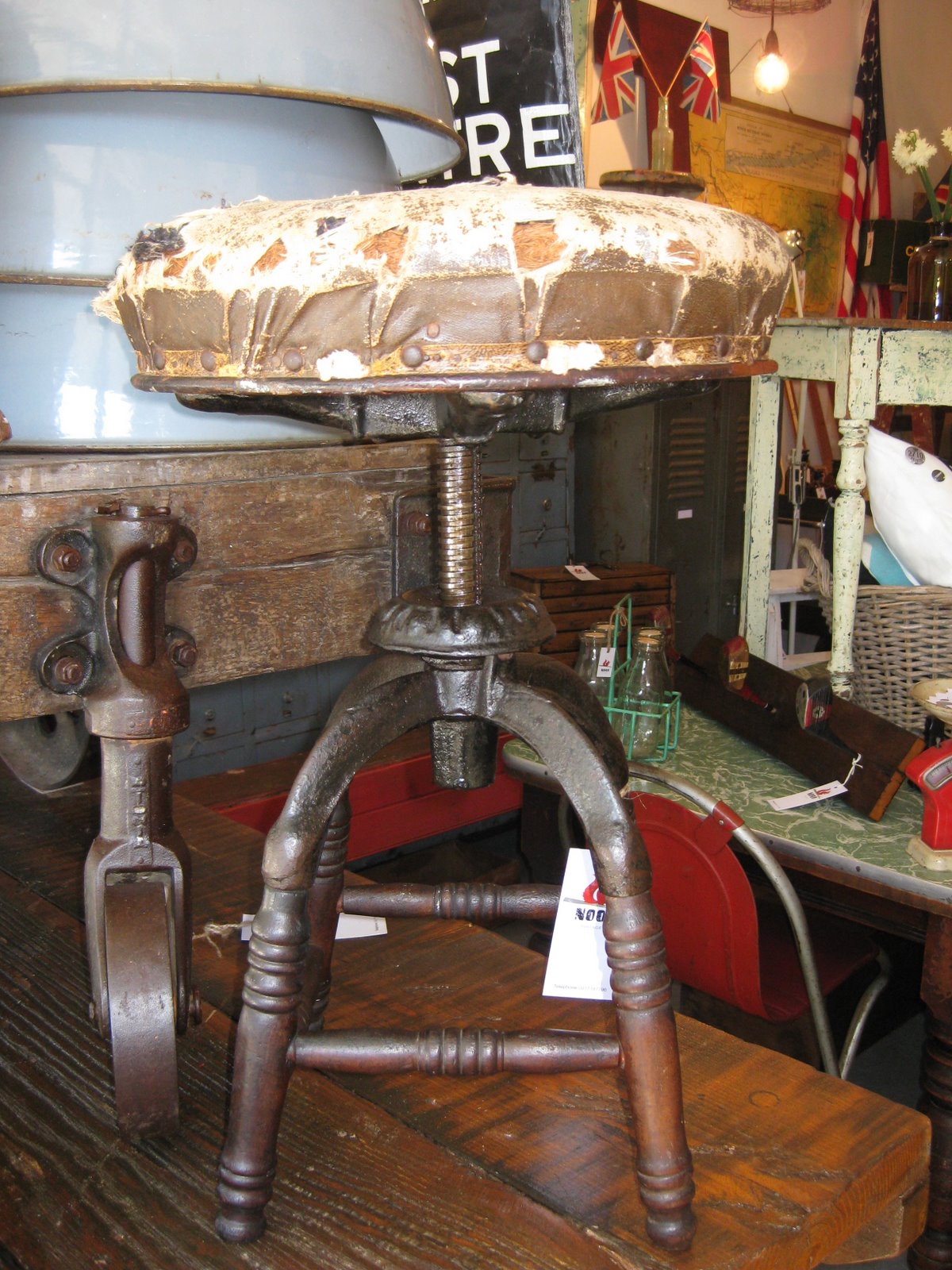 Nook Vintage: Cast Iron Stool