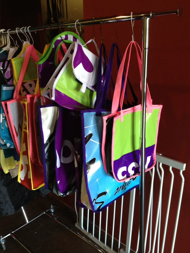 Arrowhead Signs Blog Spot: Reusable Tote Bags