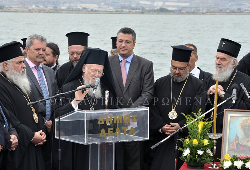ΦΩΣ ΦΑΝΑΡΙΟΥ: ΣΤΗ ΛΙΜΝΟΘΑΛΑΣΣΑ ΚΑΛΟΧΩΡΙΟΥ Ο ΠΑΤΡΙΑΡΧΗΣ (ΦΩΤΟ)