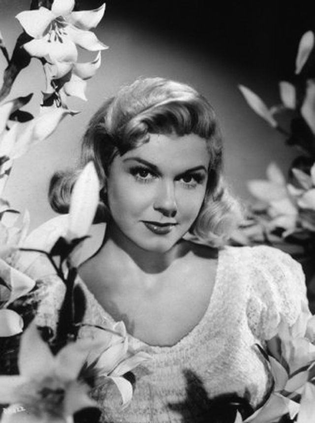 35 Stunning Black and White Photos of a Young and Beautiful Doris Day ...