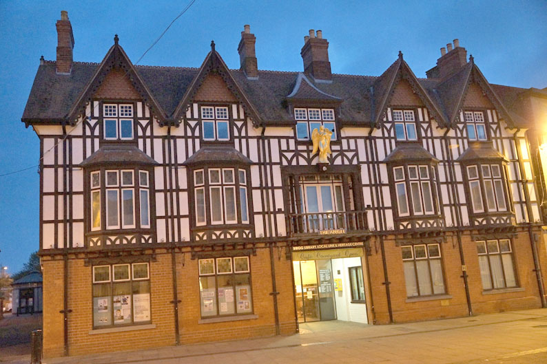 Nigel Fisher's Brigg Blog: BRIGG ANGEL'S CREATOR RETURNING TO TOWN