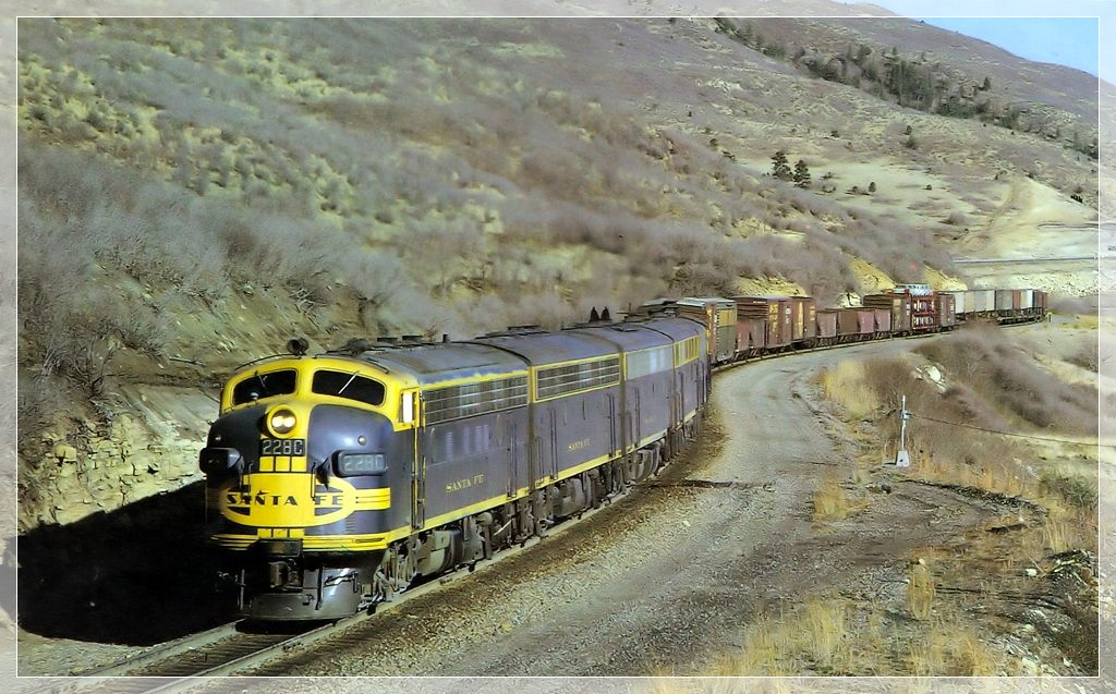 LOCOMOTORAS: EMD FL9 (Diésel/Eléctrica)