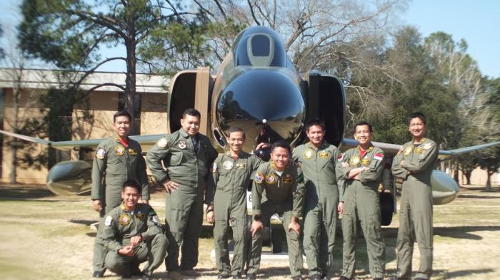 DEFENSE STUDIES: Delapan Penerbang TNI AU Tempuh Pendidikan di Amerika ...