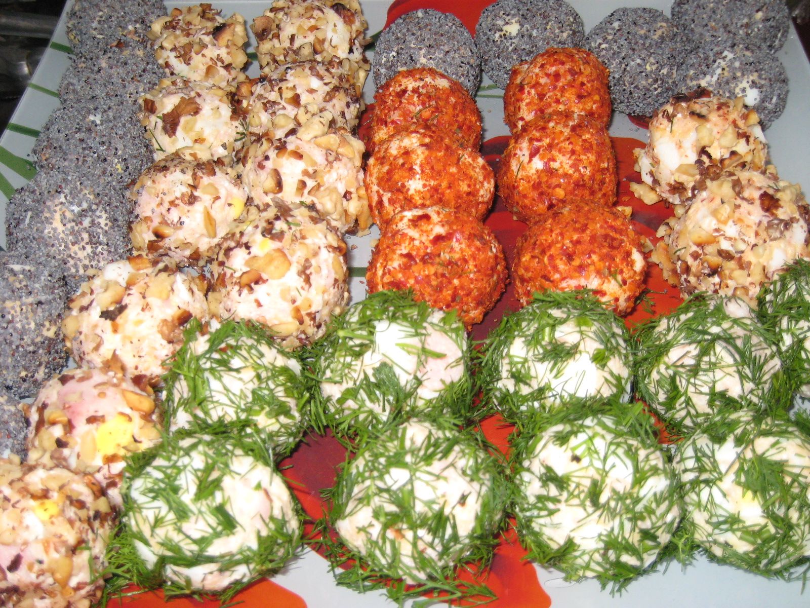 Bilute din branza de vaci, cascaval, sunca, usturoi