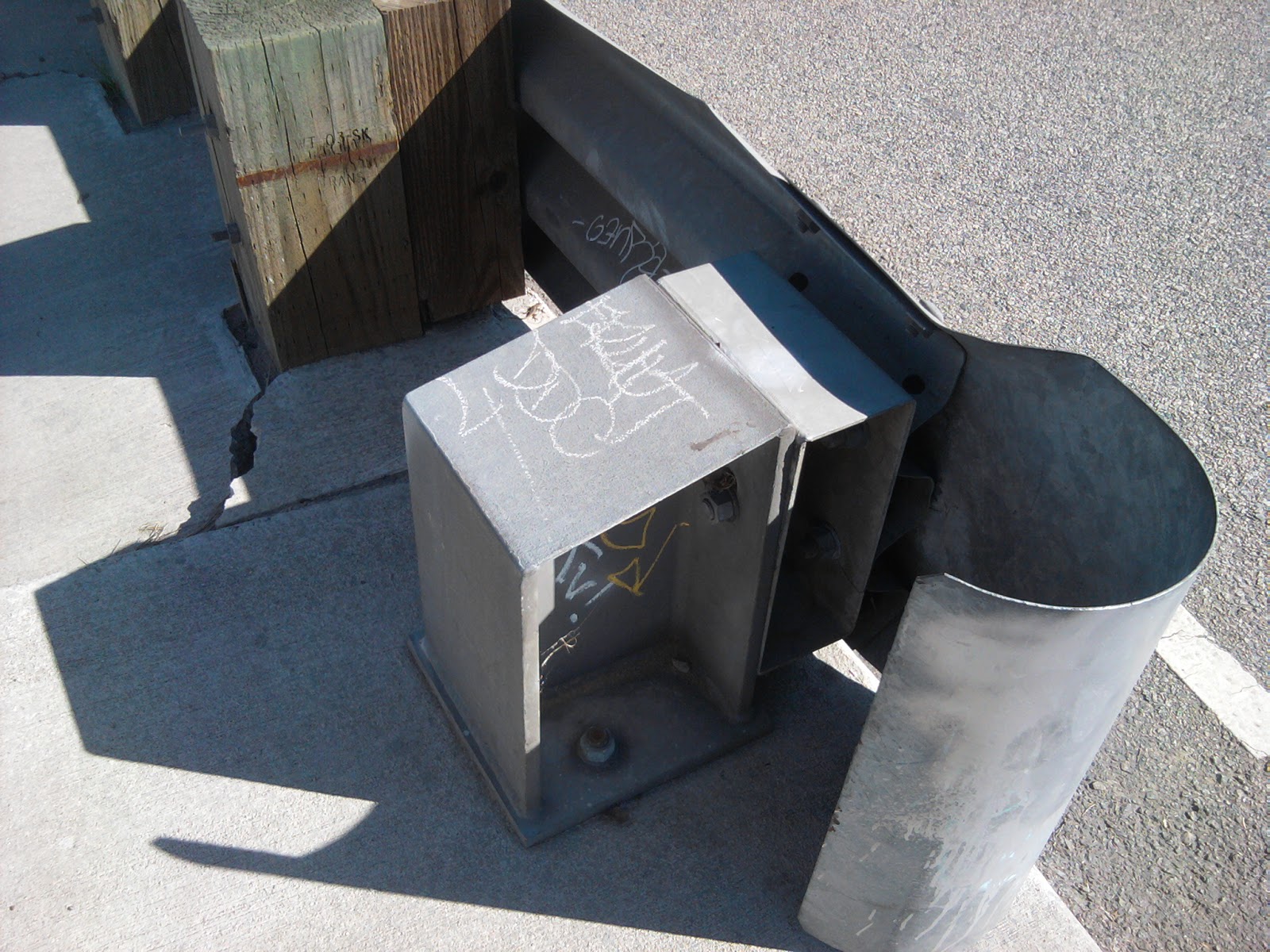 graffiti , murals & tagging : Wilmington ca ( tagging crews )