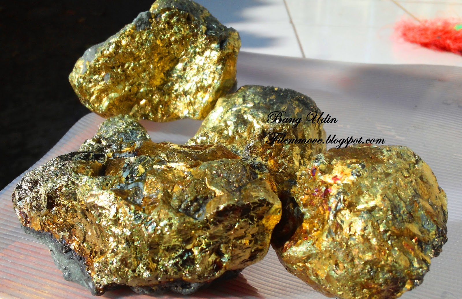 Cukuh nau: BATU BADAR EMAS