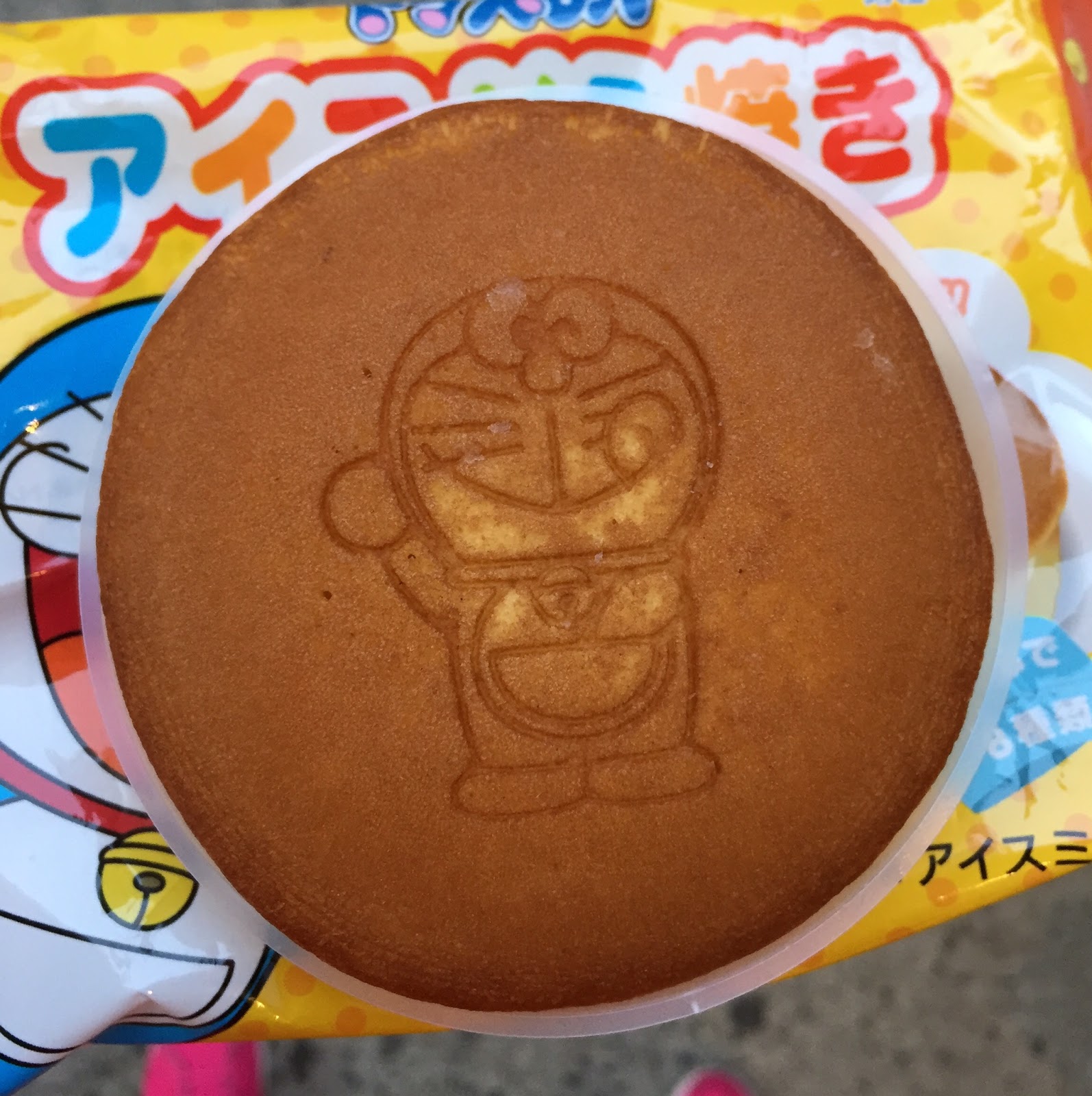 Doraemon Ice Dorayaki / ドラえもん アイスどら焼き ~ I'm Made of Sugar! - Chihiro's ...