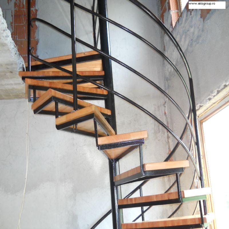 scari interior: SCARI METALICE CU TREPTE LEMN LA PRETURI MICI