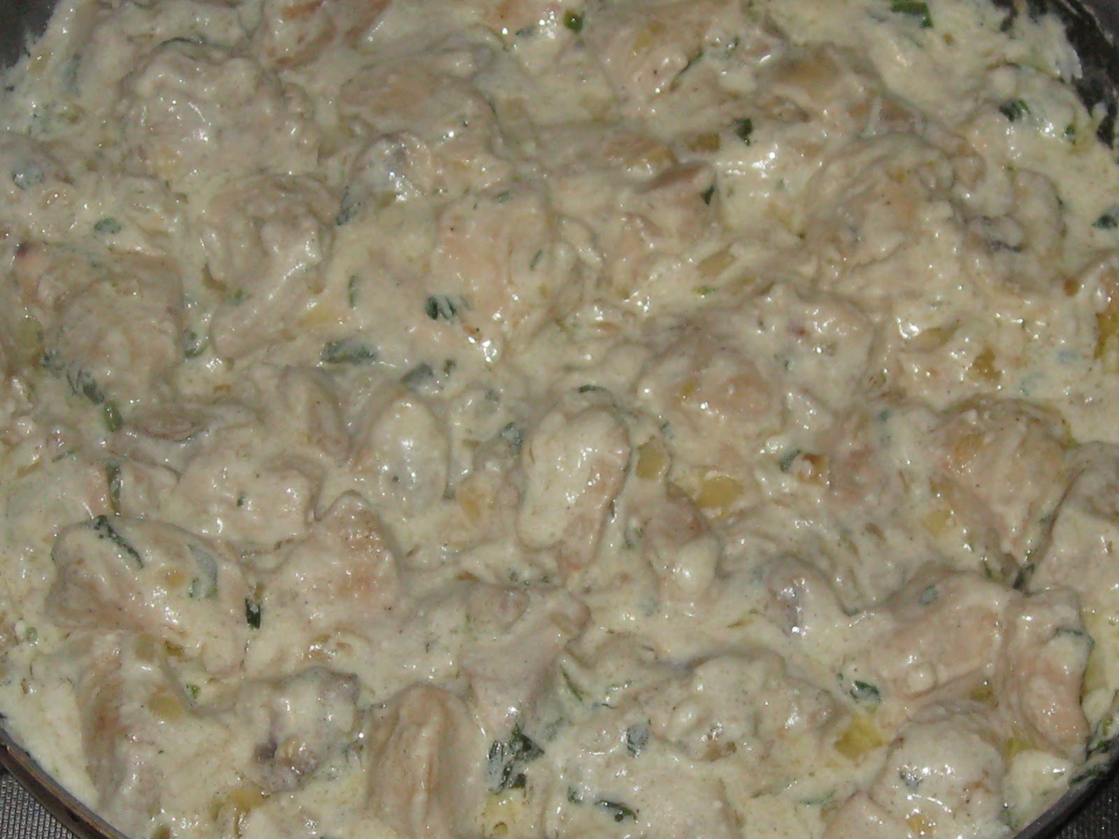 Pui frantuzesc cu smantana si ciuperci – Idei pentru Femei