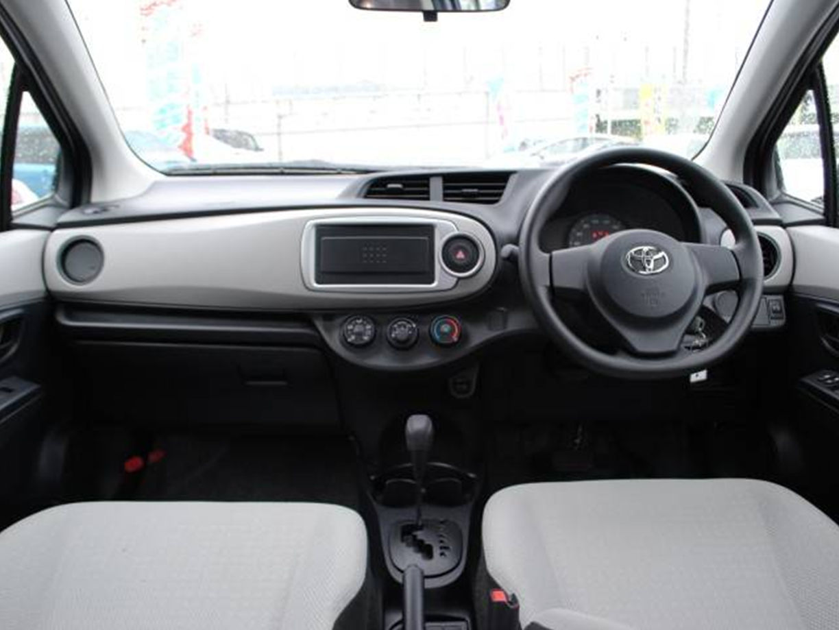 EN: TOYOTA VITZ 2011 "1,360,000JPY CIF (Colombo)"