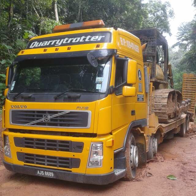 Lori Kren Service: Self loader low loader