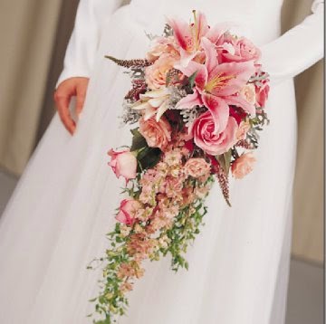 Cascade Flower Bouquet|http://refreshrose.blogspot.com/