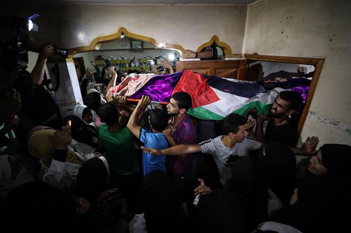 Thousands Attend Funeral for 21-Year-Old Paramedic Razan al-Najjar