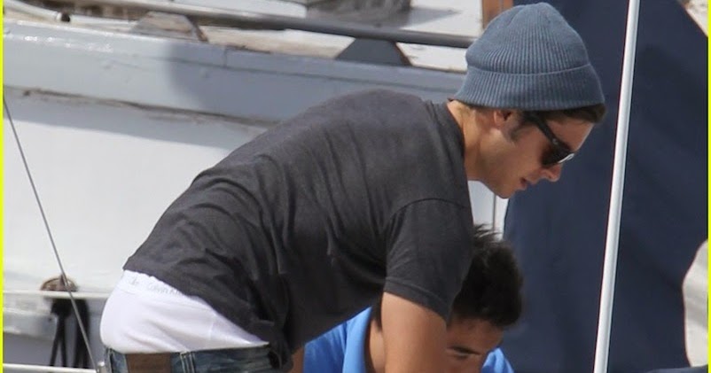 Celeb Saggers: Zac Efron Sagging White Calvin Kleins