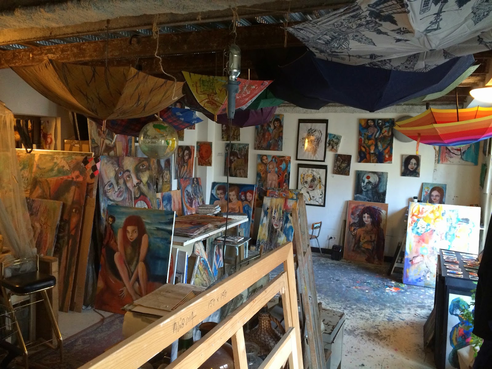 THE PARIS PIPELINE: 59 Rivoli - An artist collective in a legalised ...