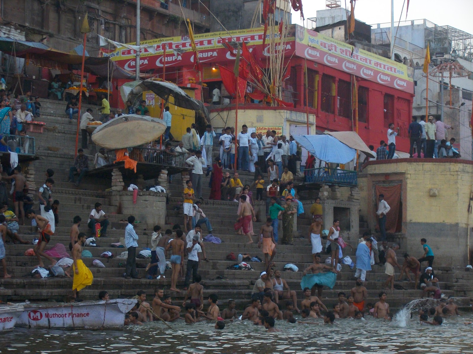 El atún huele a pescao: Donde descansan los muertos