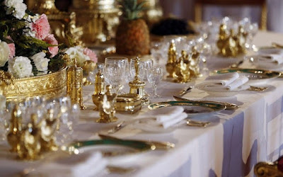 "Tweedland" The Gentlemen's club: THE ROYAL TABLE / At the King's Table ...