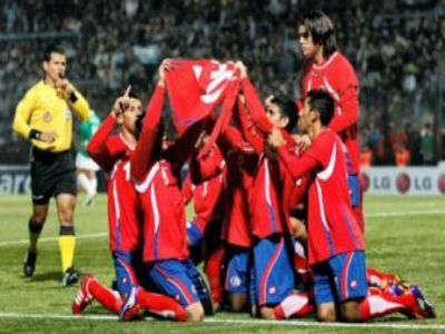 Los Recogebolas: Bolivia tibia. Tico rico.