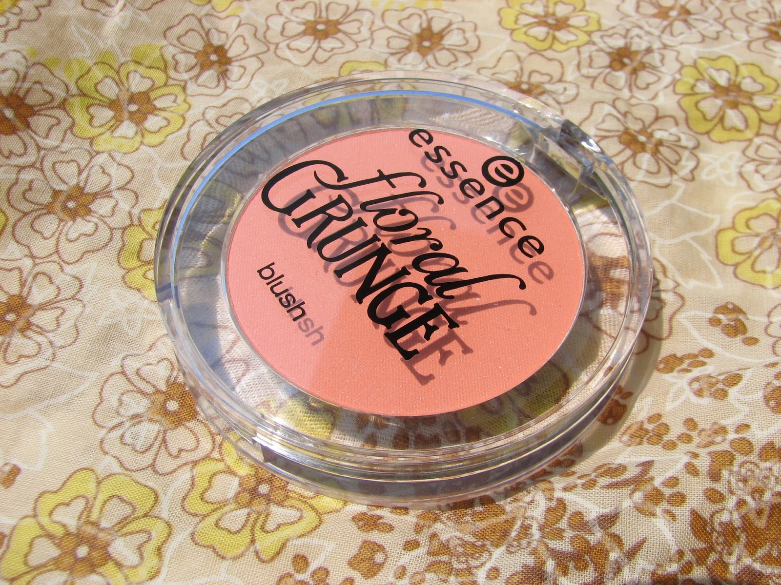 SuperNova Kozmetika: Essence Floral Grunge rumenilo