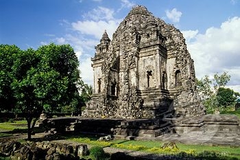 Traveler Guide: Kalasan Shrine, the Oldest Buddhism Temple