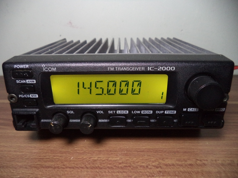 MEDAN RADIO: Icom IC-2000 (terjual)