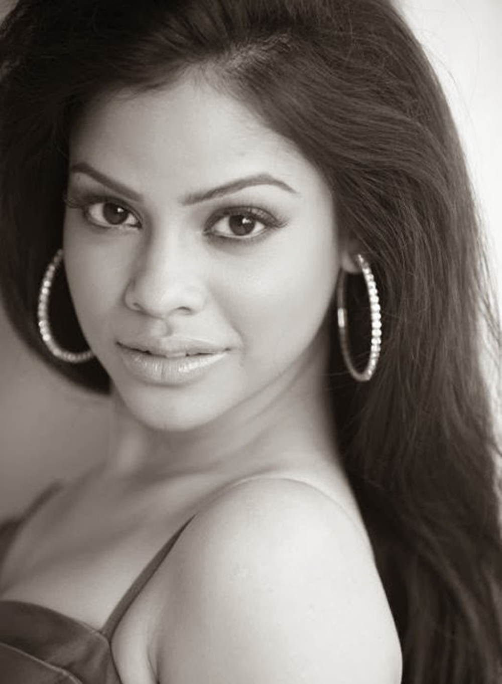 Sumona Chakravarti HD Wallpapers | TV Biography