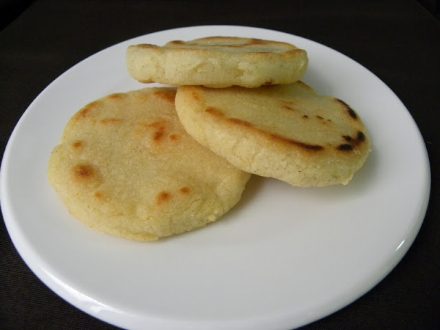TRASTEANDO EN MI COCINA: AREPAS