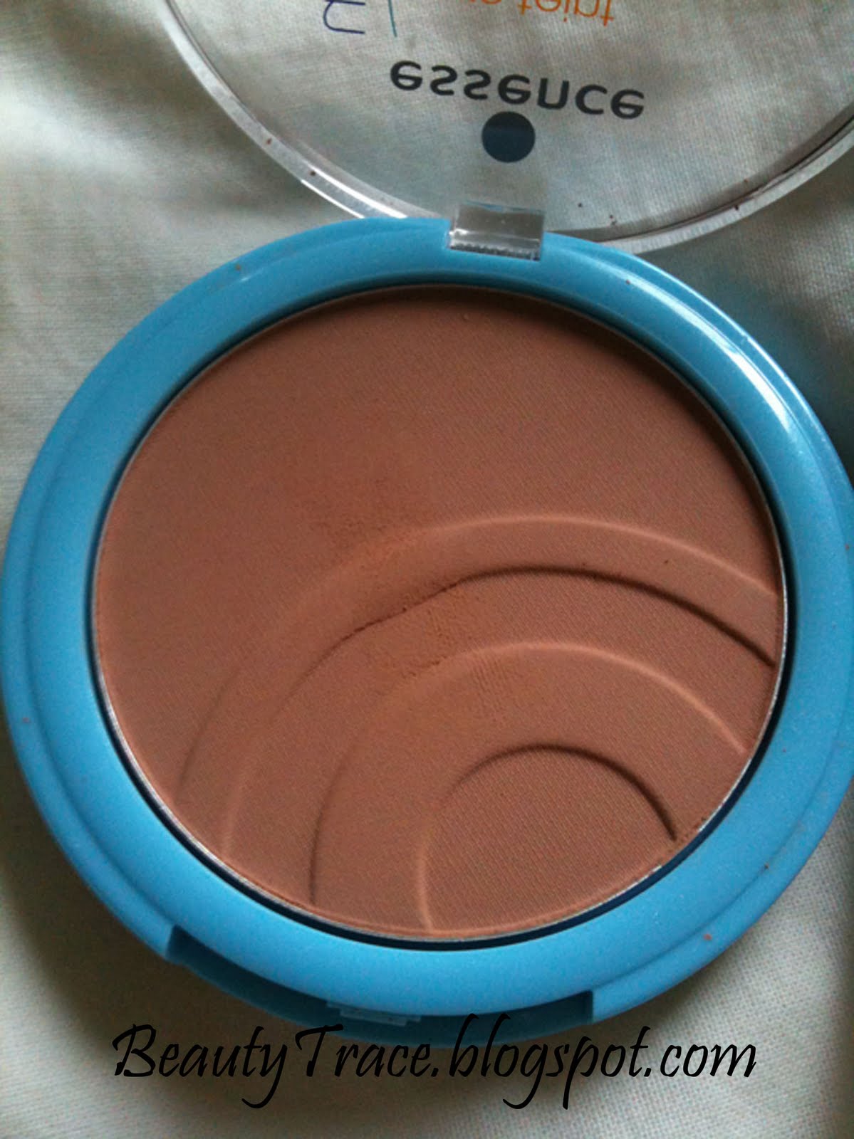 BeautyTrace: Essence Pure Teint Matt Bronzer Powder 05 Light Bronze