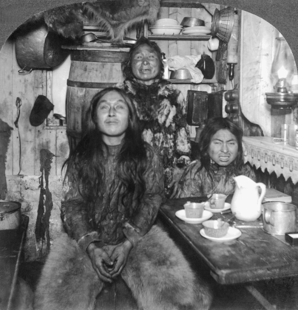 25 Amazing Vintage Photographs That Capture Everyday Life of Inuit ...