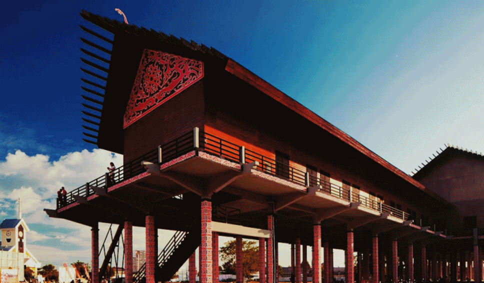 RUMAH BETANG RADAKNG ~ Dinas Wisata Alam dan Budaya Kalimantan Barat