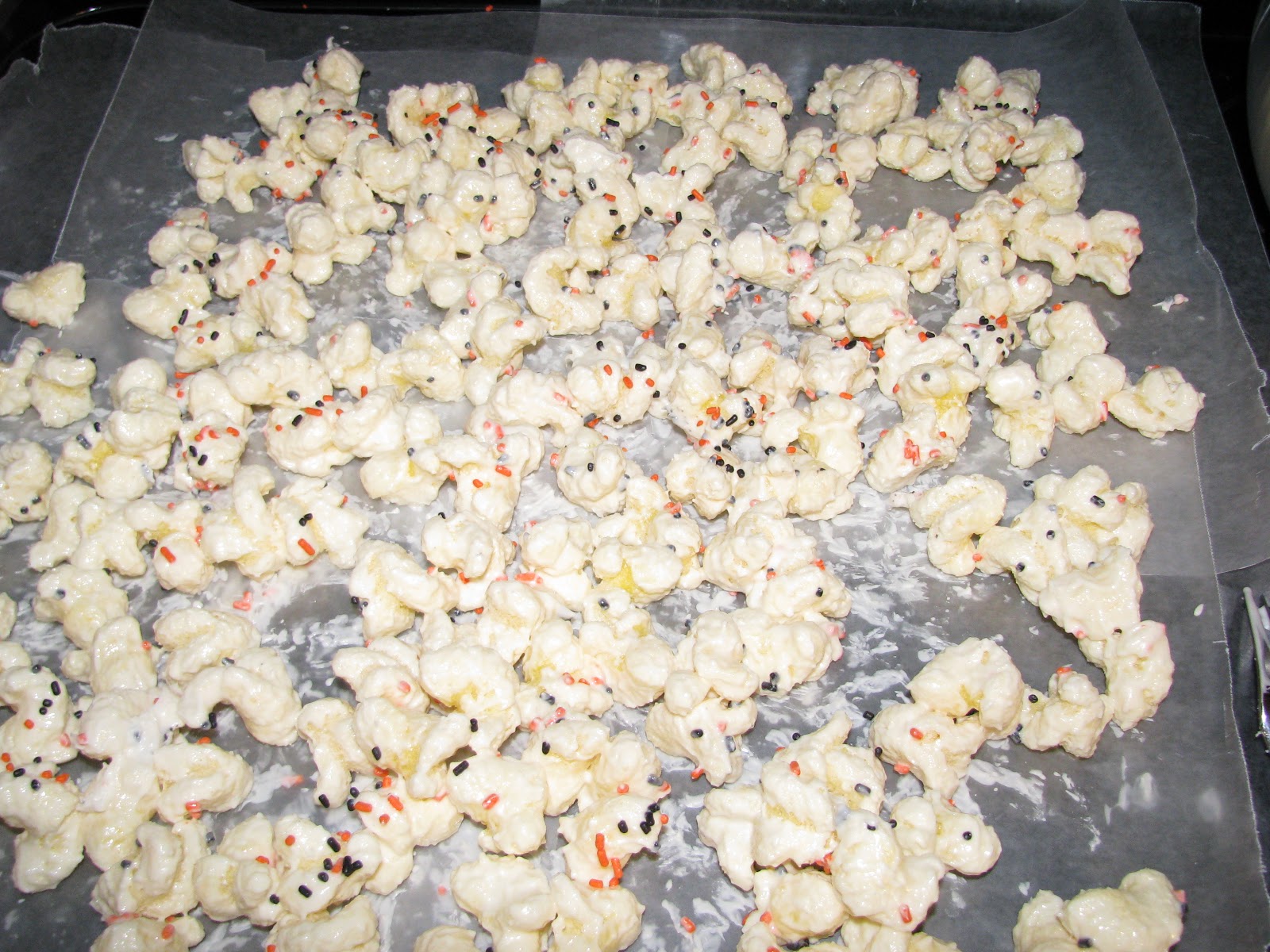 We love to cook and eat!: Ghost Poop - Sweet Puffcorn - Halloween Theme