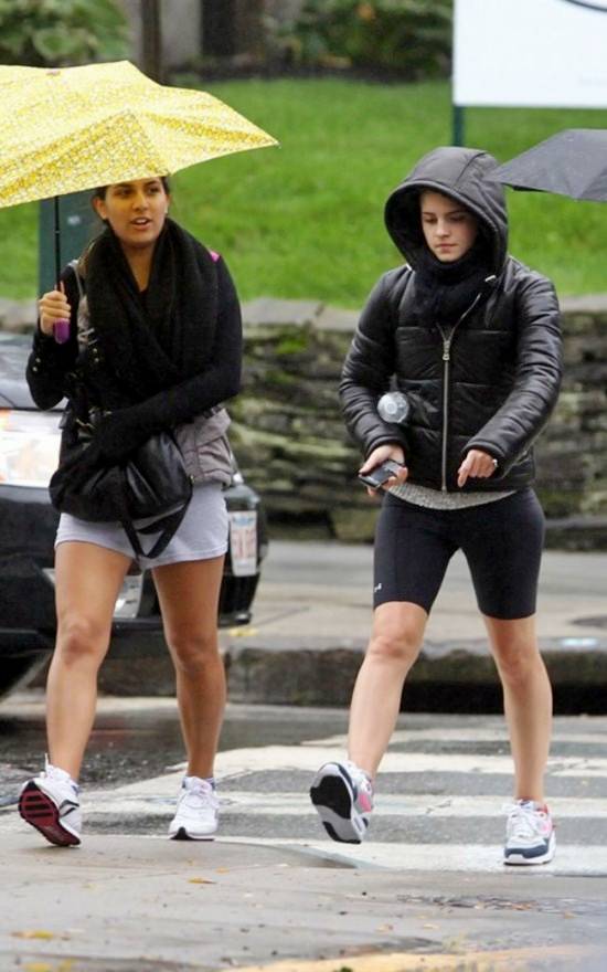 Emma Watson At Workout|Emma Watson going to Gym|Emma Watson Latest ...