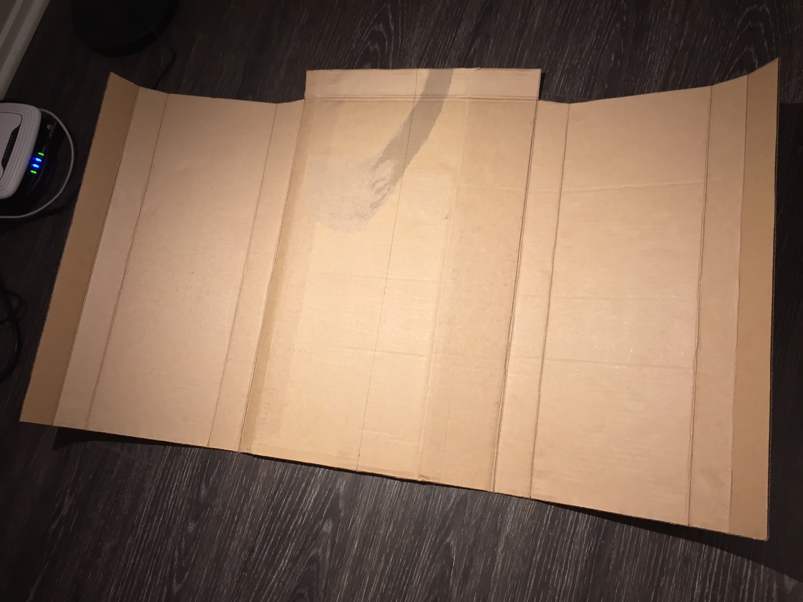 DIY: Cardboard bedside table/night stand DIY