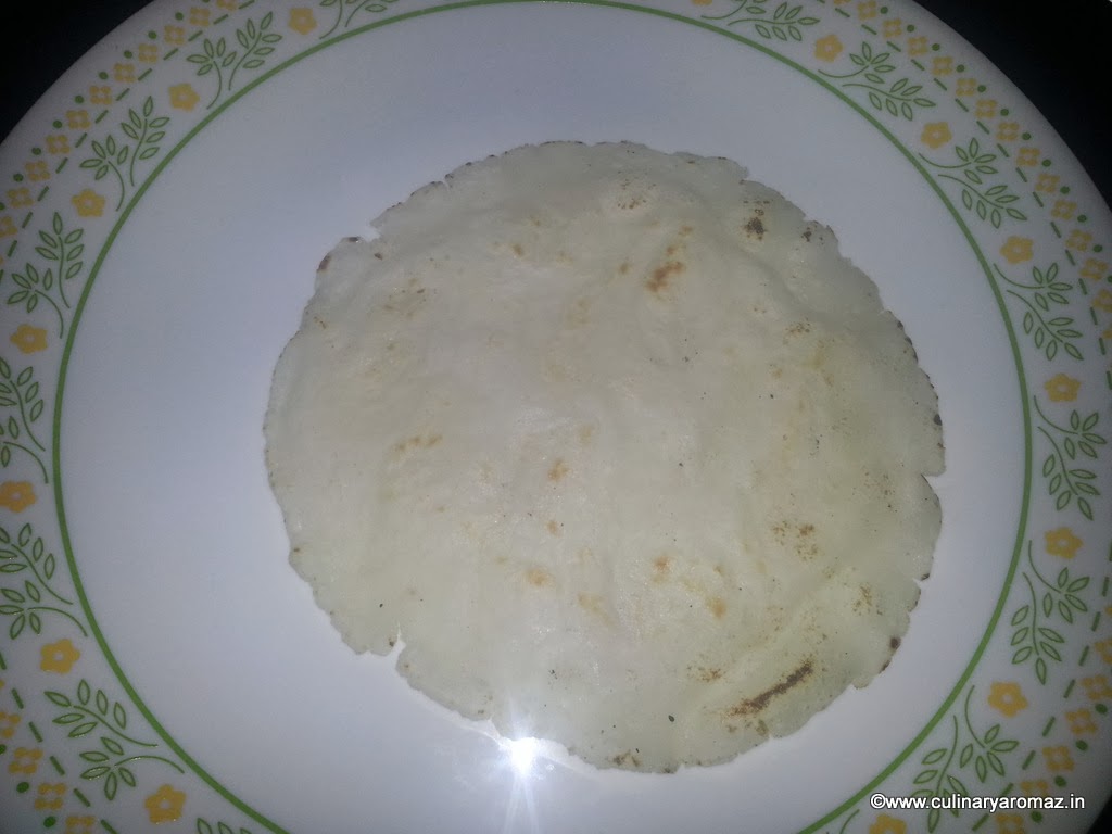 Culinary Aromaz: Ari Pathiri (Flattened Rice Powder Bread)