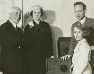 Leslie Howard: With Family - Photos