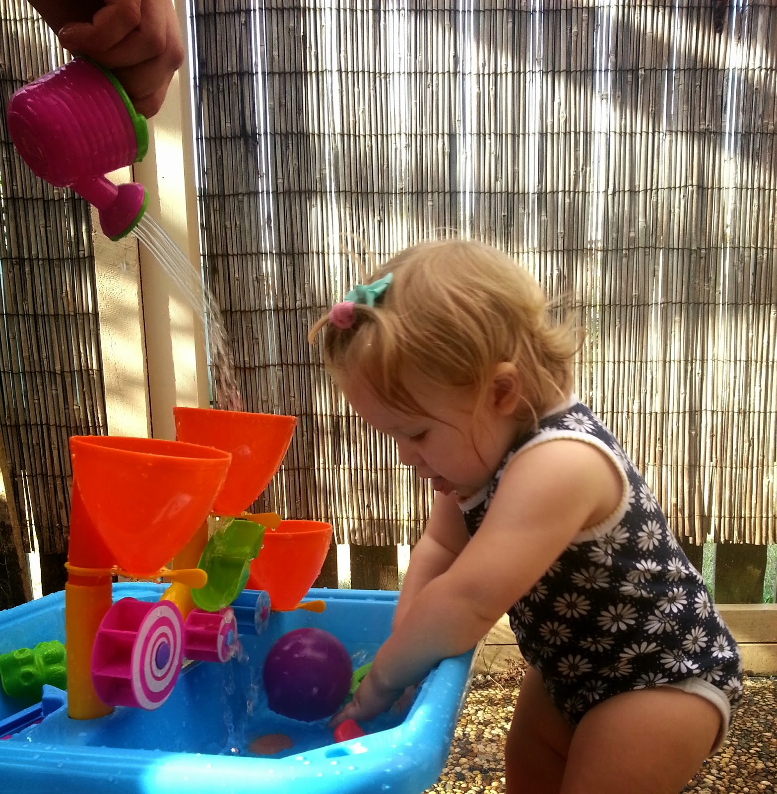 Sensory water play for toddlers | Finding Myself Young