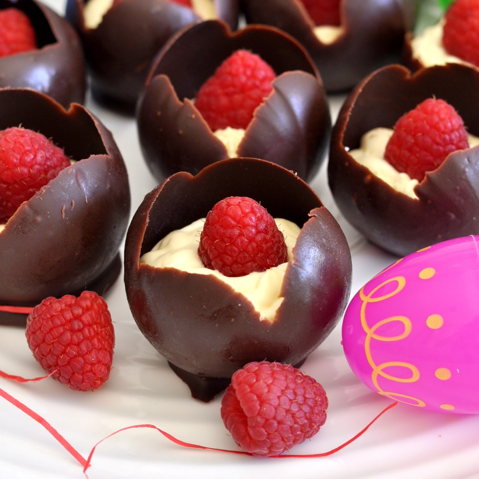 Cooking with Manuela: Learn How to Make Chocolate Eggs with Balloons