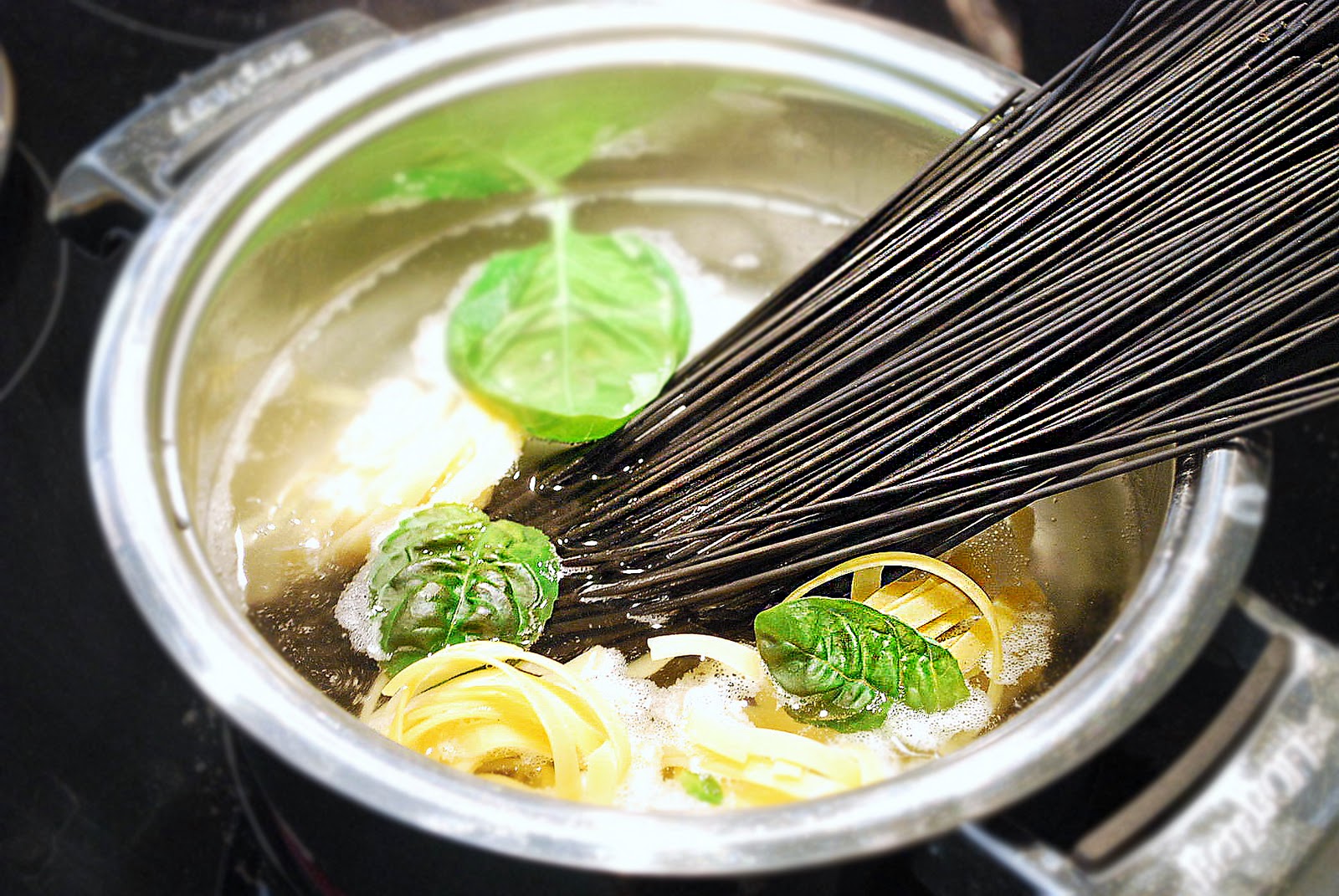 Gerli A. Chantelle Põldoja: Itaalia mustad Spagetid Basiiliku-kana ja ...