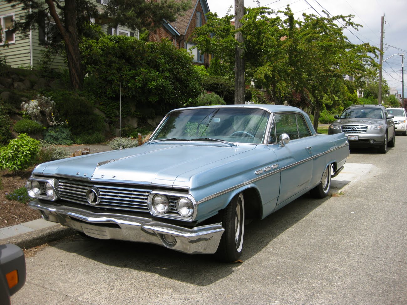 OLD PARKED CARS.: 1963 Buick LeSabre Hardtop.