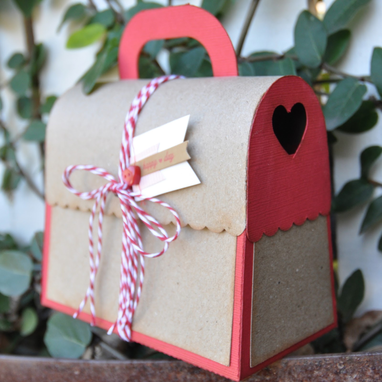 Samantha Walker's Imaginary World: Round Top Box Tutorial by Aimee Maddern