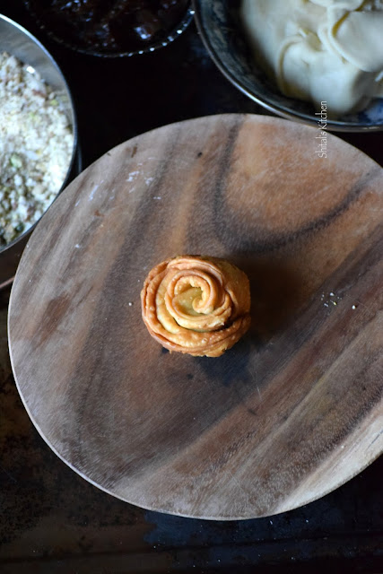 Shital's-Kitchen: Gulkand Gujiya