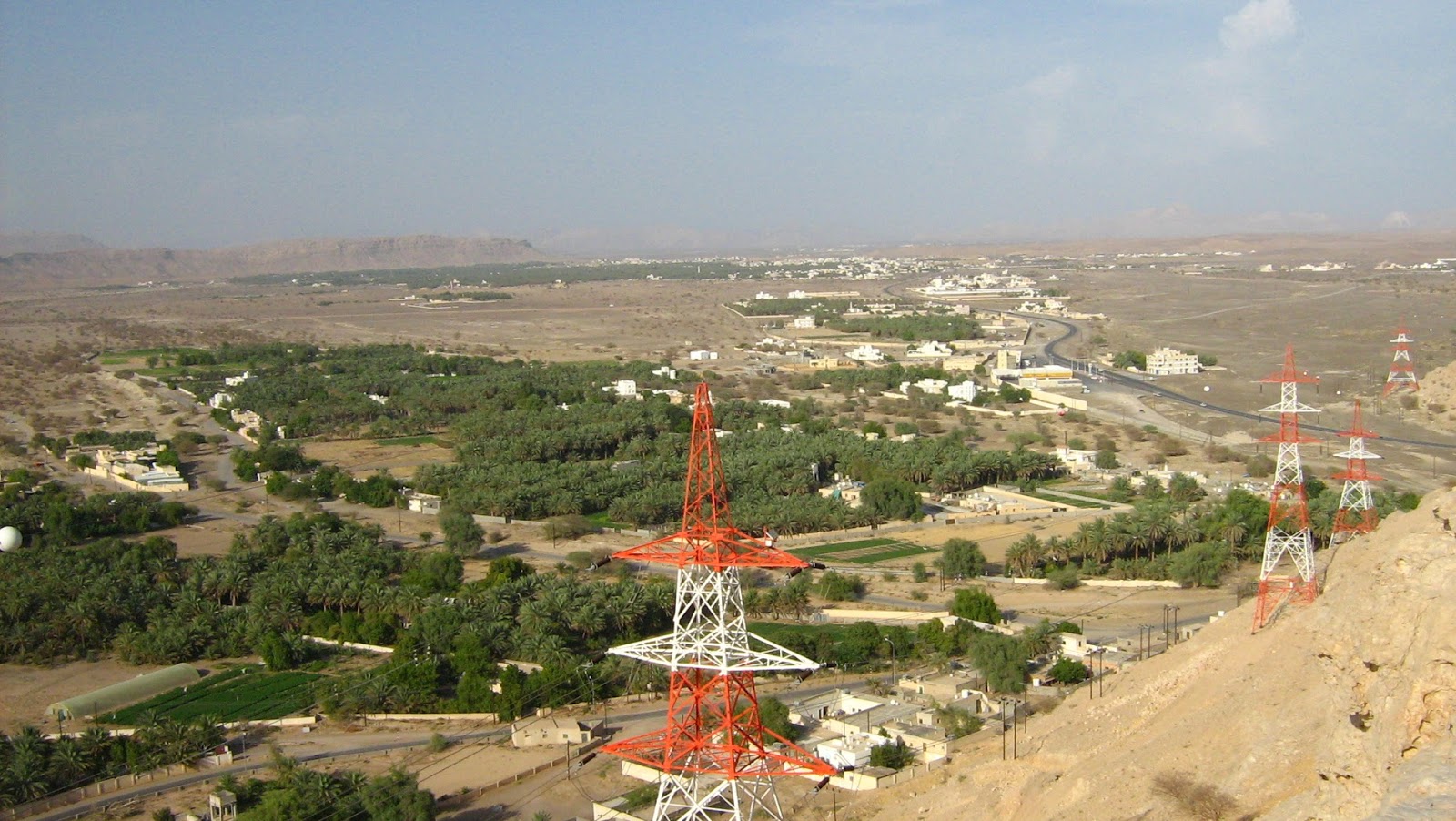 Go with Henry: Uniquely Oman - Ibri souqs, forts, ruins, dates & wadi's