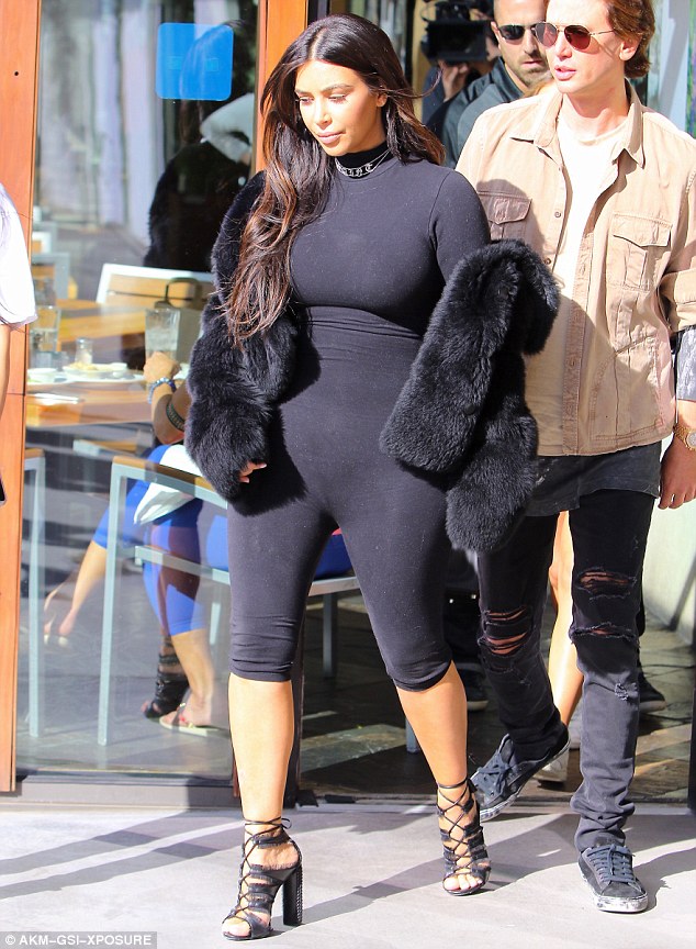 Am back! Kim Kardashian put her unbelievable post-child body on full ...