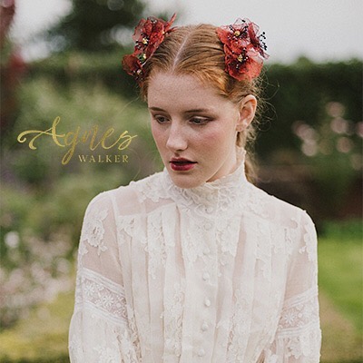 Barevné svatby: Ozdoby do vlasů a šperky - AGNES WALKER