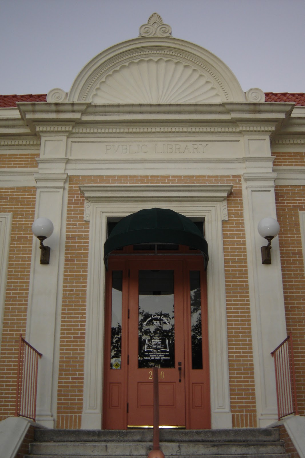 Places To Go, Buildings To See: Mirror Lake Public Library - St ...