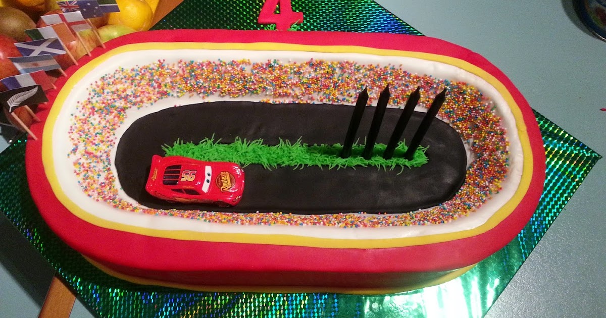 Kiwi Cakes: Racetrack Birthday Cake - Tutorial Tuesday