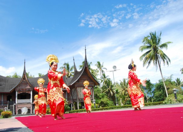 RANAH MINANG: TARI PIRING {DANCE PLATE} minangkabau,sumatera barat ...